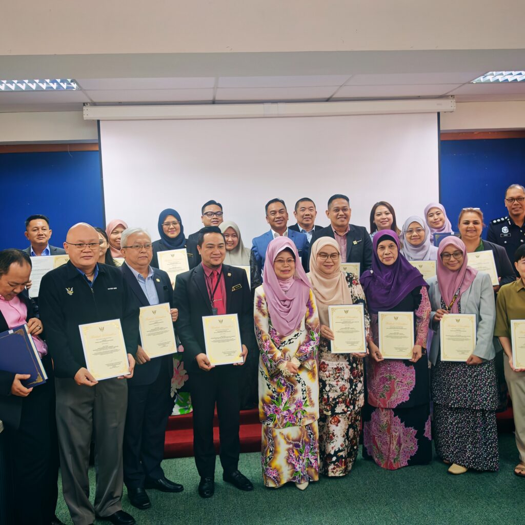 Felicia Tan kini Timbalan Setiausaha Kerajaan Sarawak (Pentadbiran ...
